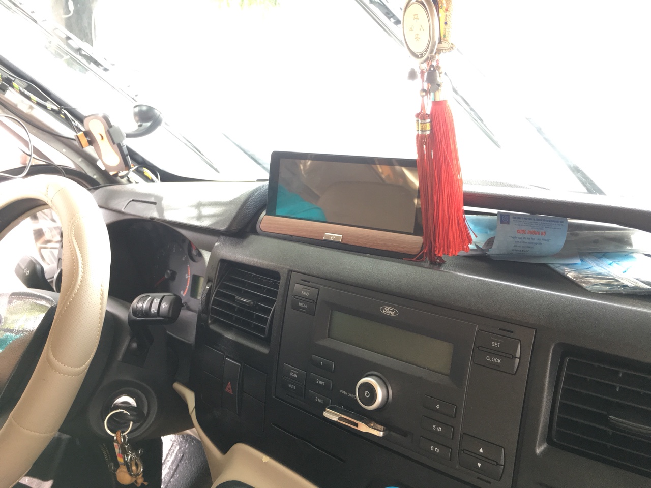 Màn hình taplo xe ô tô ford transit